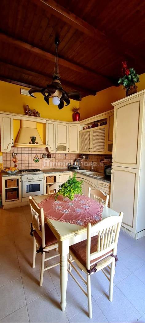 Quadrilocale via Francesco Battaglia 6, Centro, Ragusa