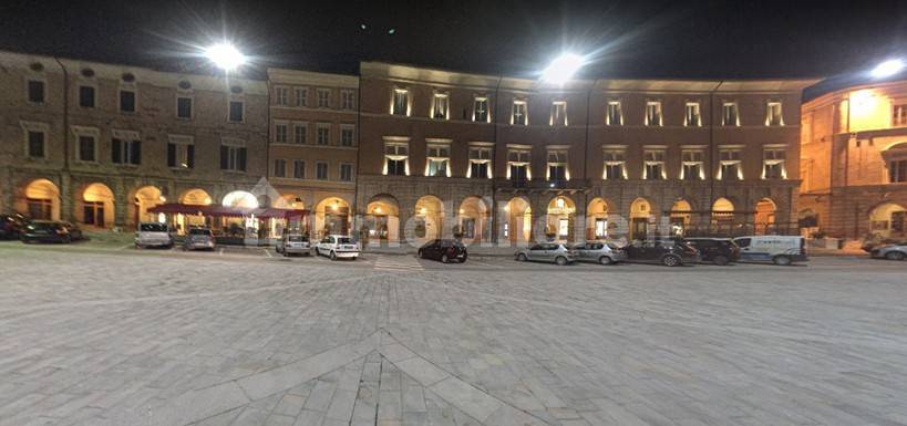 Locale commerciale in Vendita