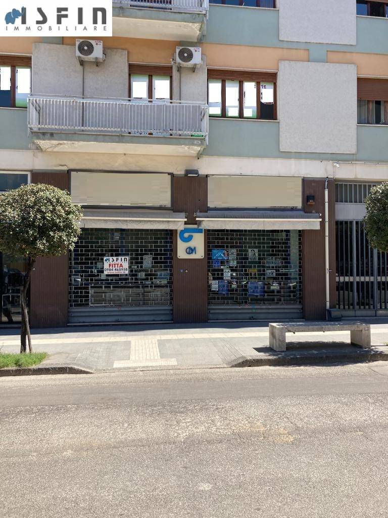 Locale commerciale in Vendita