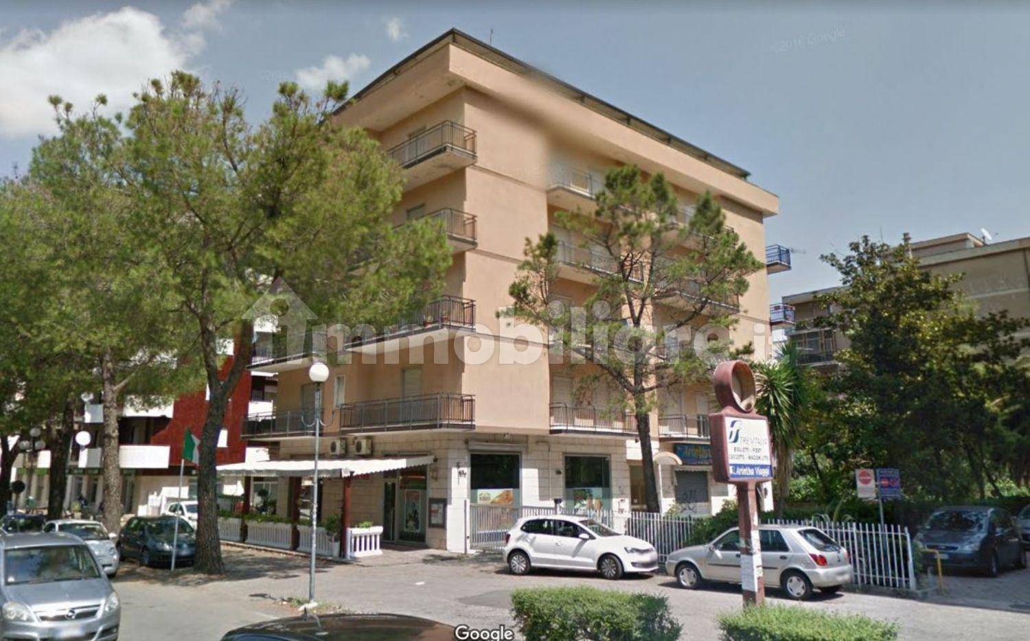 Locale commerciale in Vendita