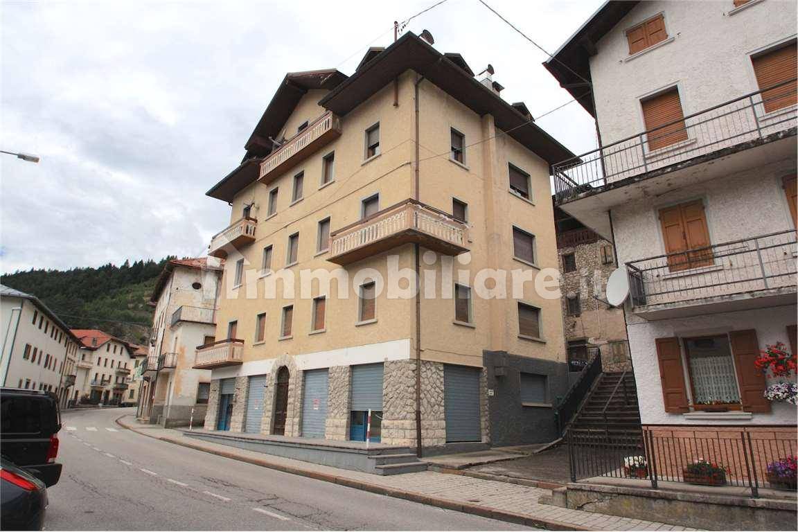 Locale commerciale in Vendita