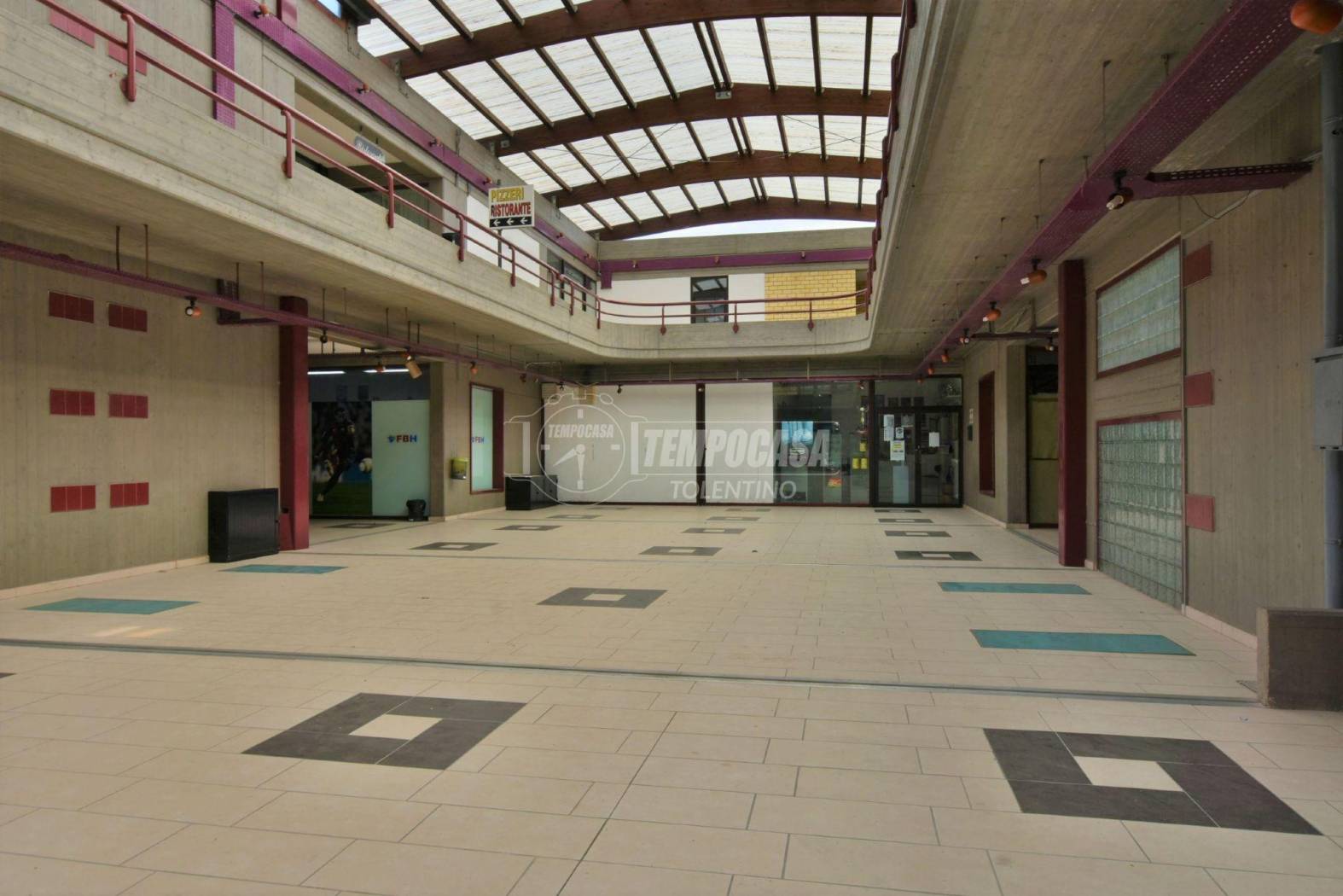 Locale commerciale in Vendita