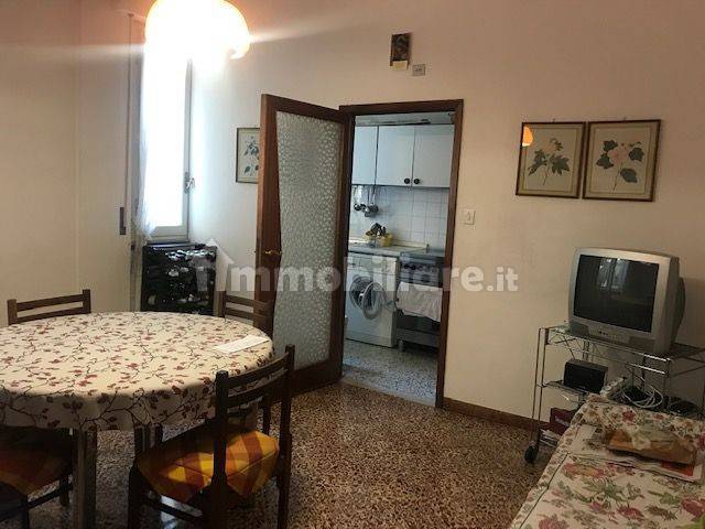 Appartamento viale Piero della Francesca 43, Porta Santo Spirito - Stazione, Arezzo