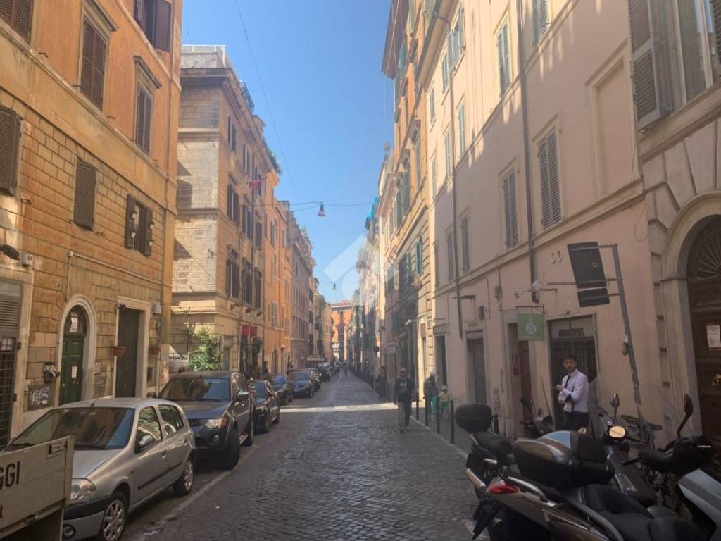 Locale commerciale via Urbana 14, Roma, rif. 82059268 - Immobiliare.it