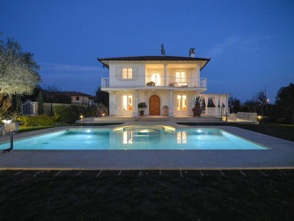 Rent Single family villa Pietrasanta. Excellent condition, parking ...