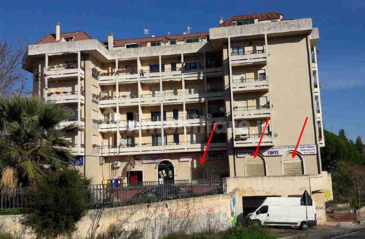 Locale commerciale in Vendita