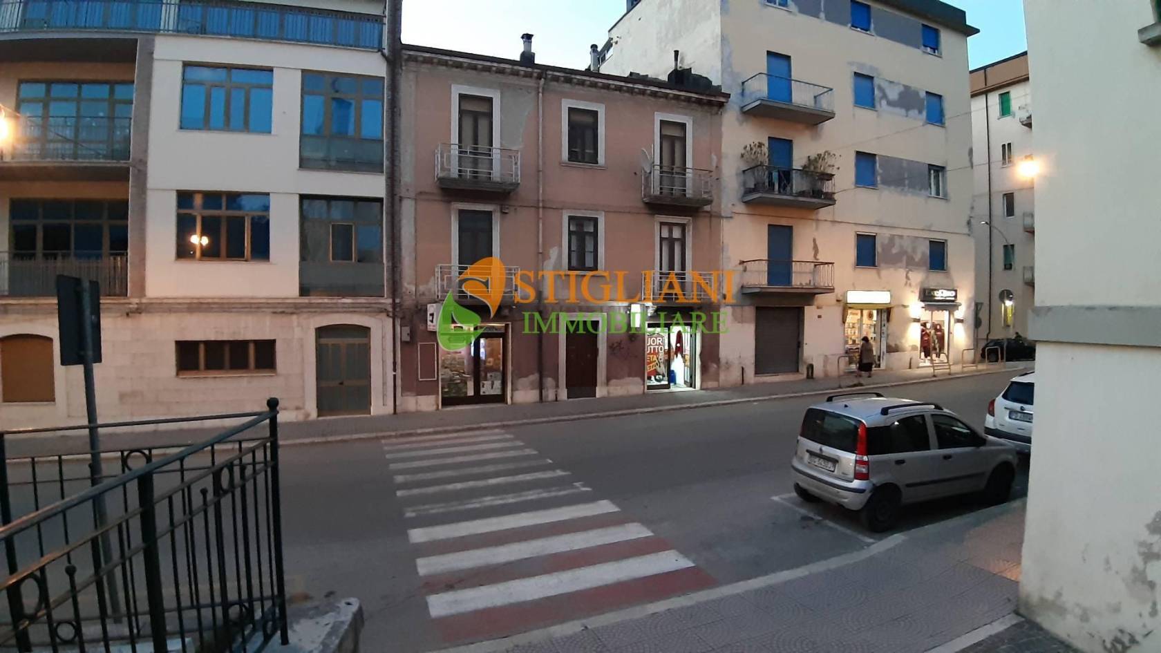 Locale commerciale in Vendita