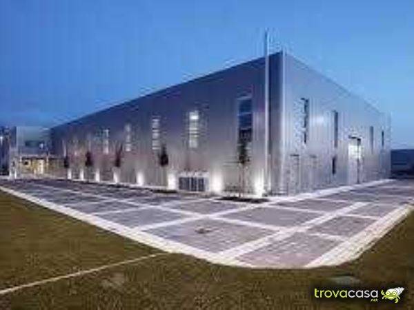 Capannone in Vendita