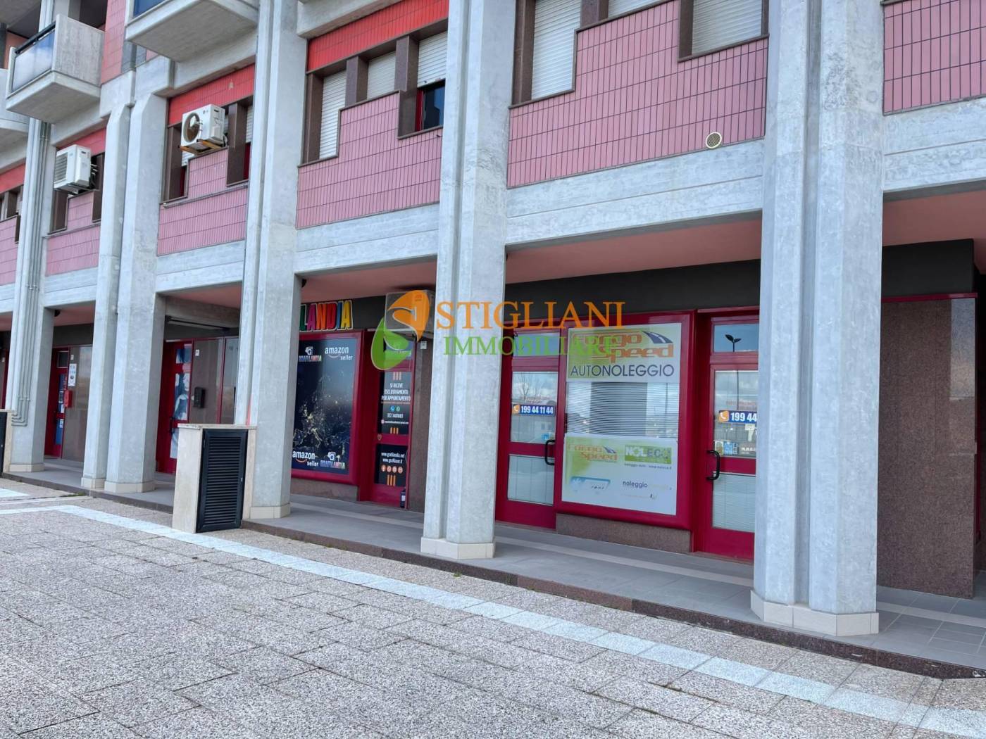 Locale commerciale in Vendita