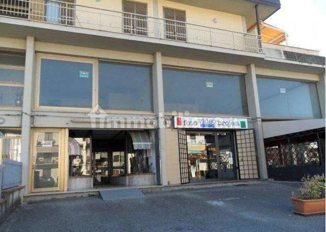 Locale commerciale in Vendita