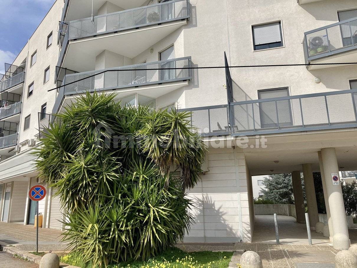 Locale commerciale in Vendita