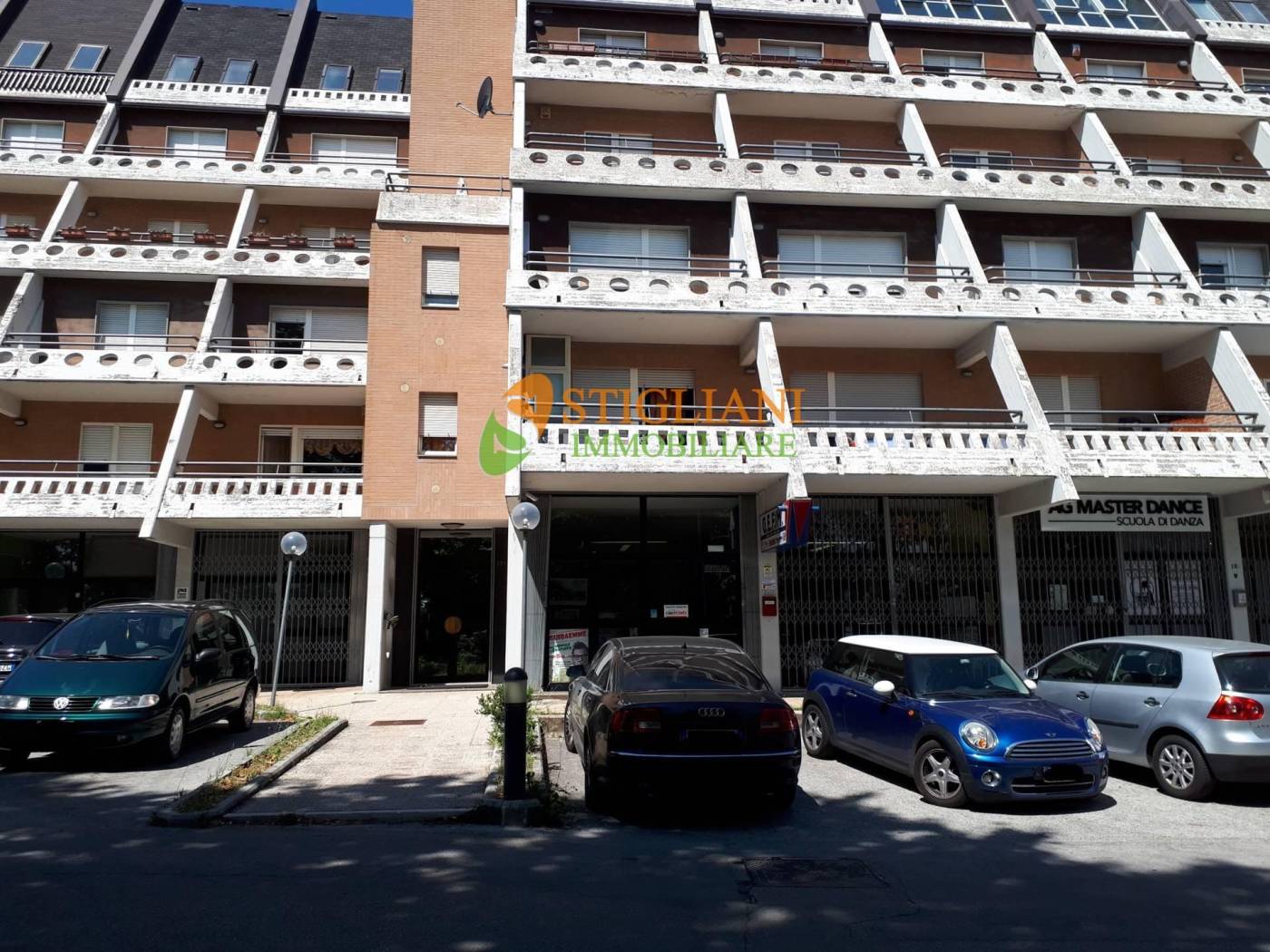 Locale commerciale in Vendita