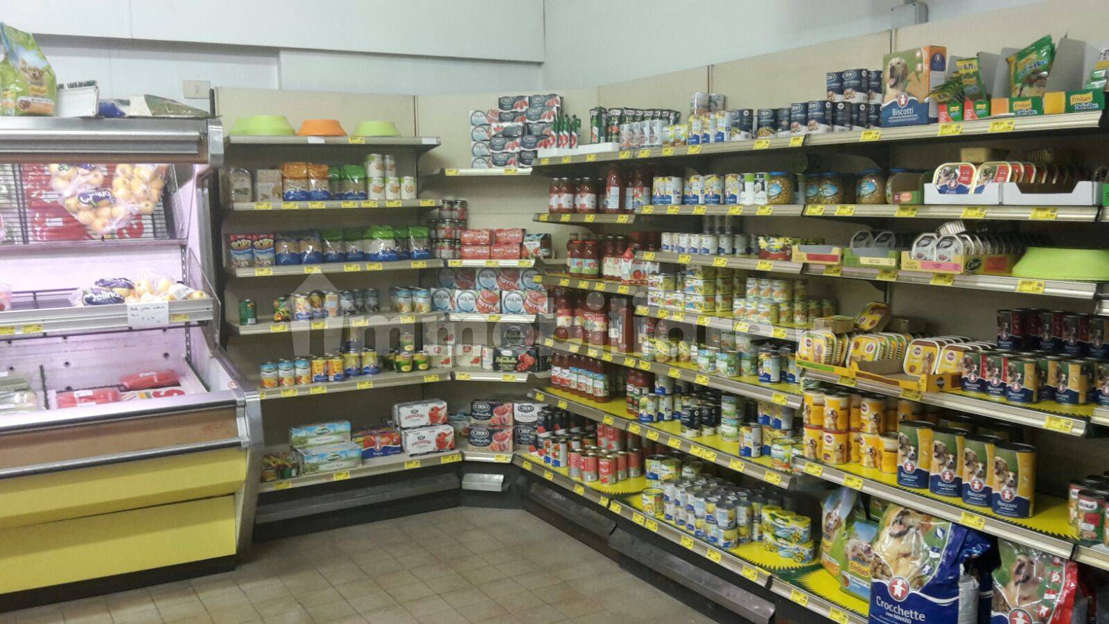 Locale commerciale in Vendita