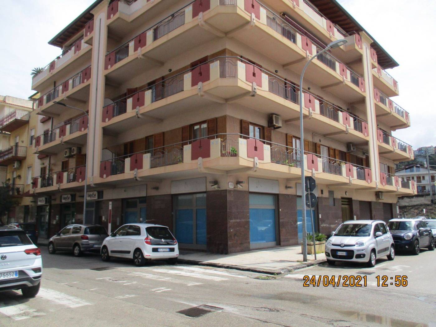 Locale commerciale in Vendita