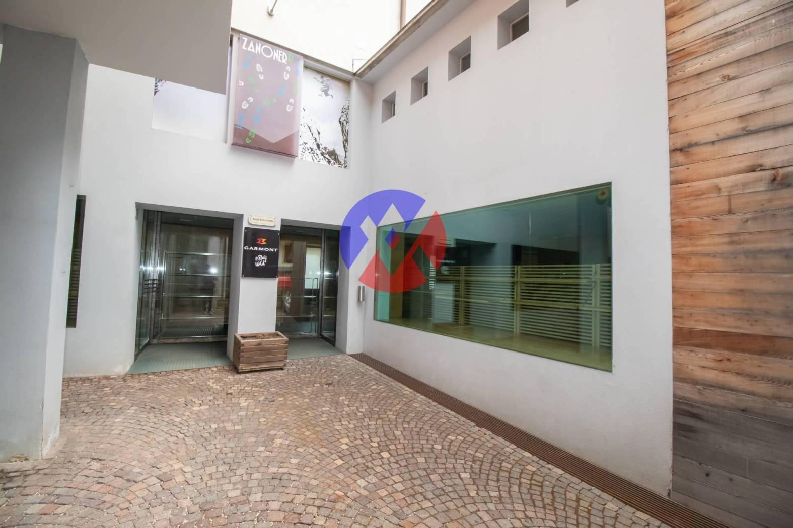 Locale commerciale in Vendita