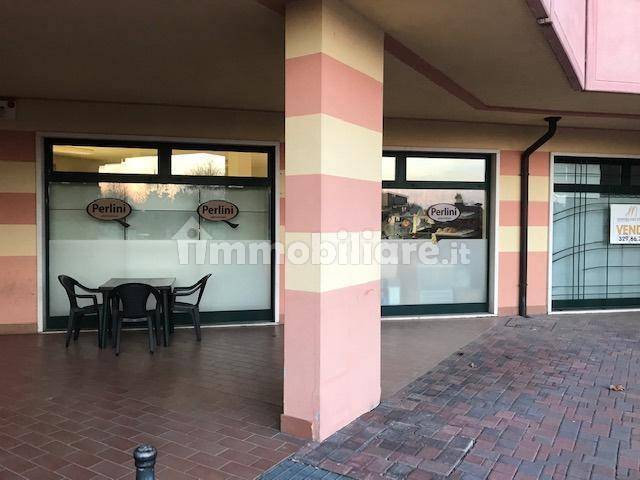 Locale commerciale in Vendita