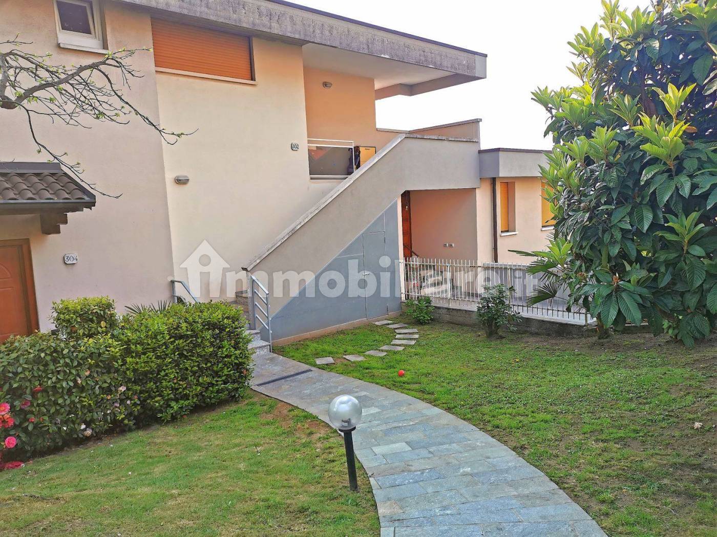 Trilocale via Canturina, Albate - Muggiò, Como