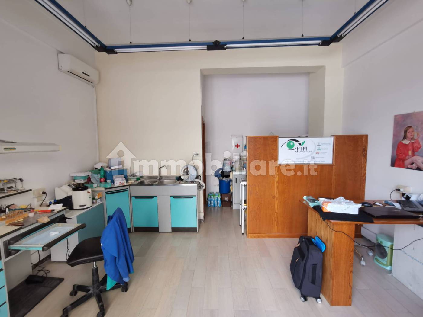 Locale commerciale in Vendita