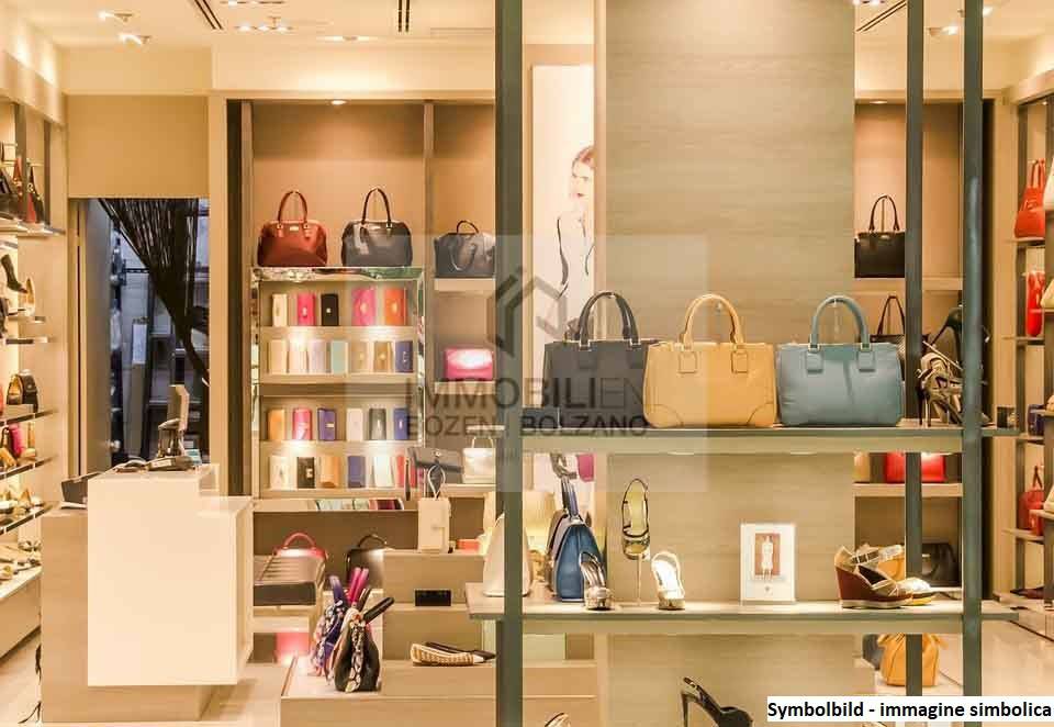 Locale commerciale in Vendita