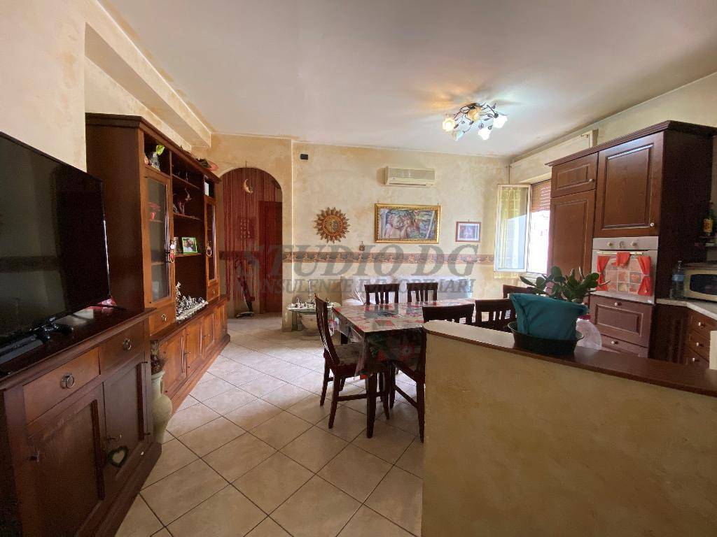 Trilocale via Turati, Centro, Limbiate