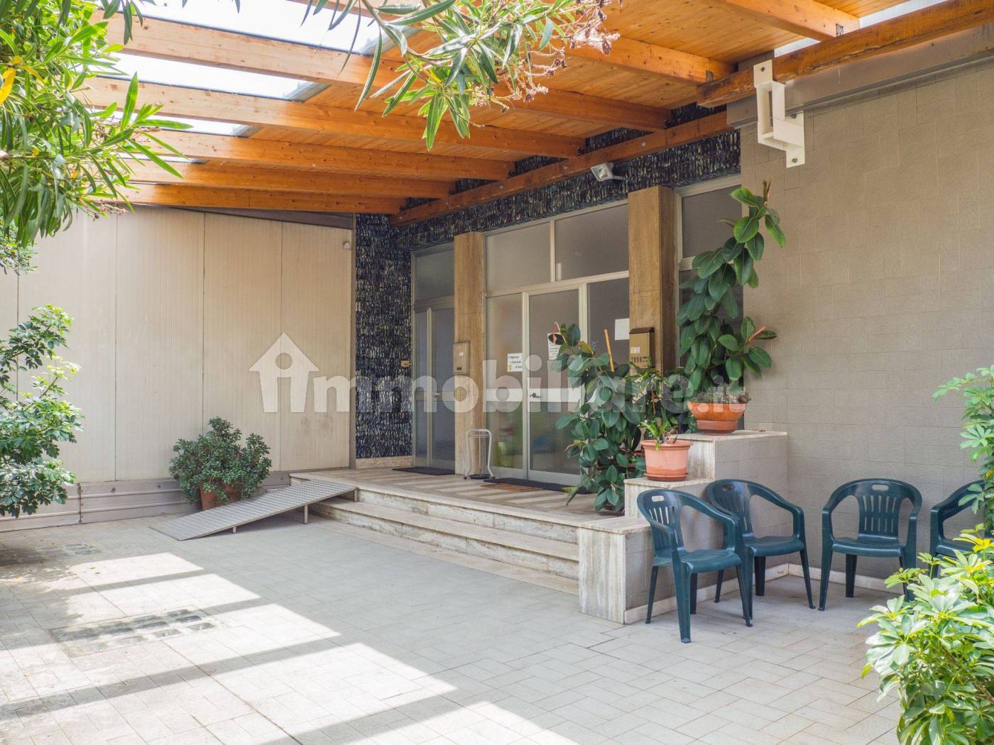 Locale commerciale in Vendita