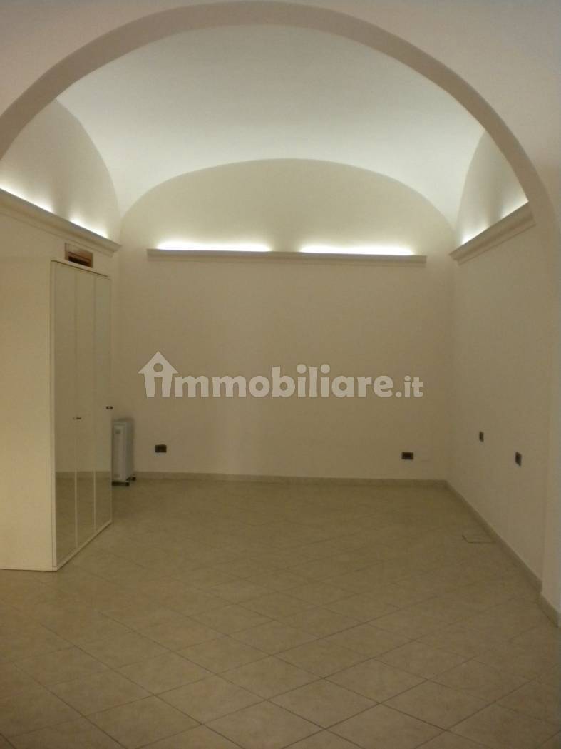 Locale commerciale in Vendita