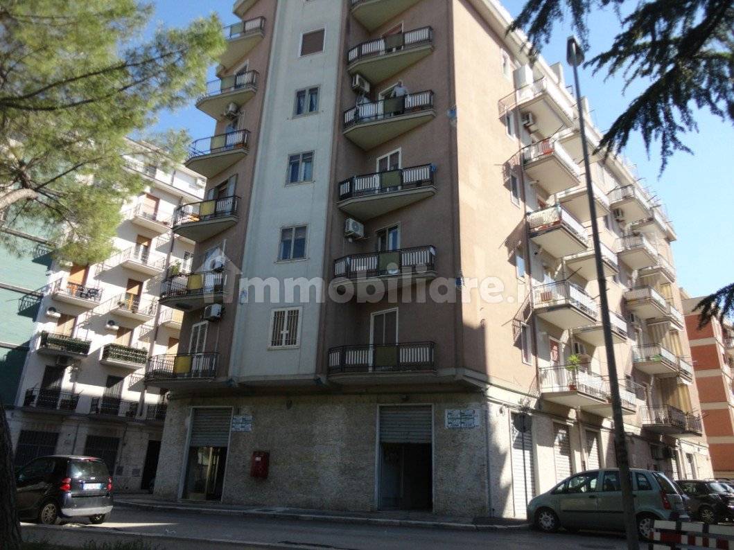 Locale commerciale in Vendita