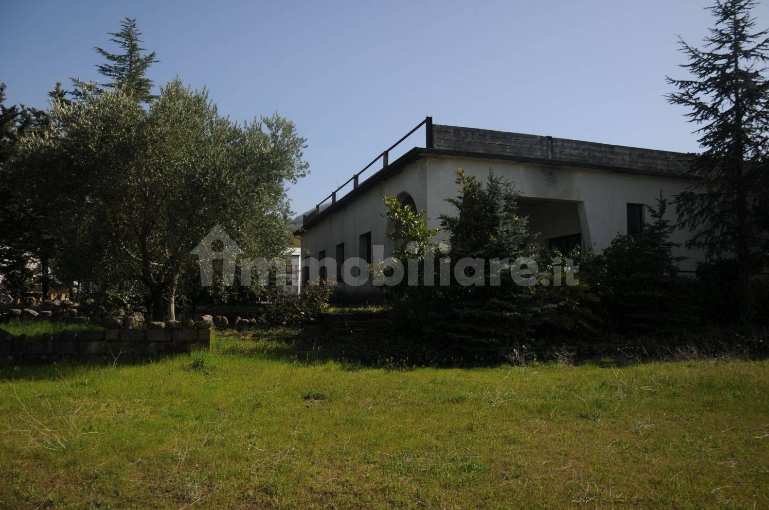 Locale commerciale con laboratorio in Vendita