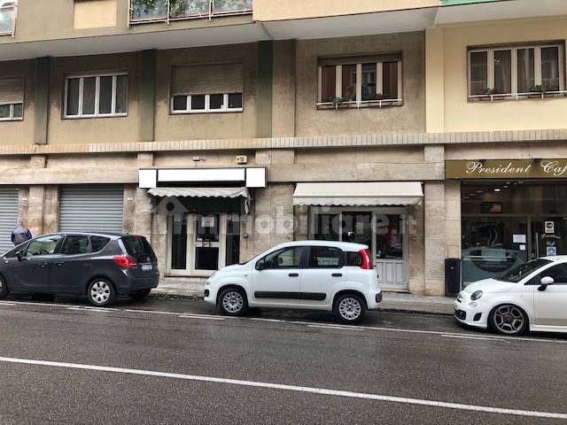 Locale commerciale in Vendita