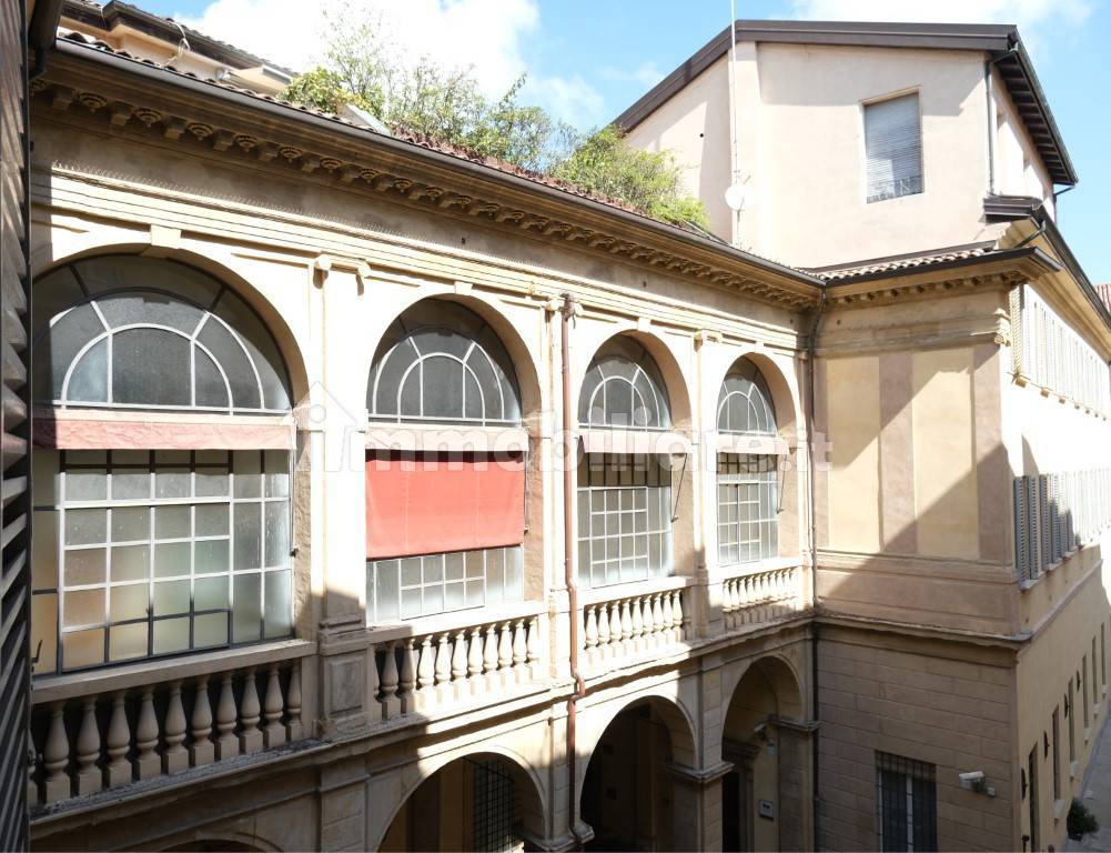 Quadrilocale piazza di Porta Ravegnana, Centro Storico, Bologna