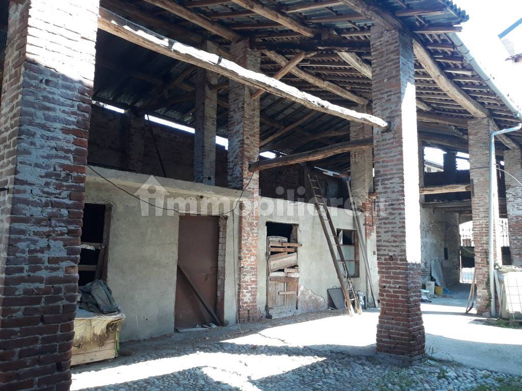 Vendita Rustico in via Novara Cameri. Da ristrutturare, 390 m², rif ...