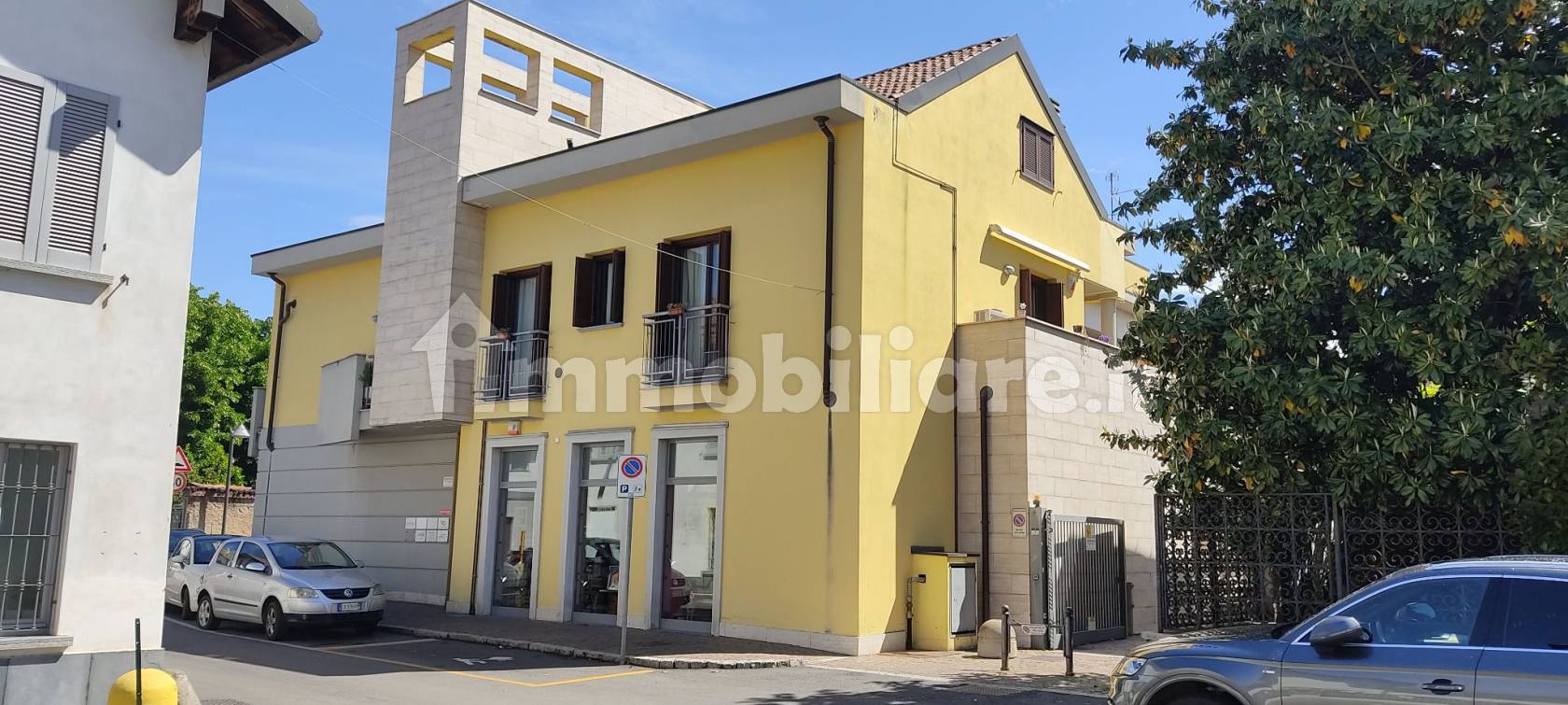 Locale commerciale in Vendita