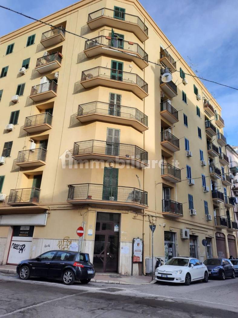 Quadrilocale via principe Amedeo, 251, Tre Carrare, Taranto