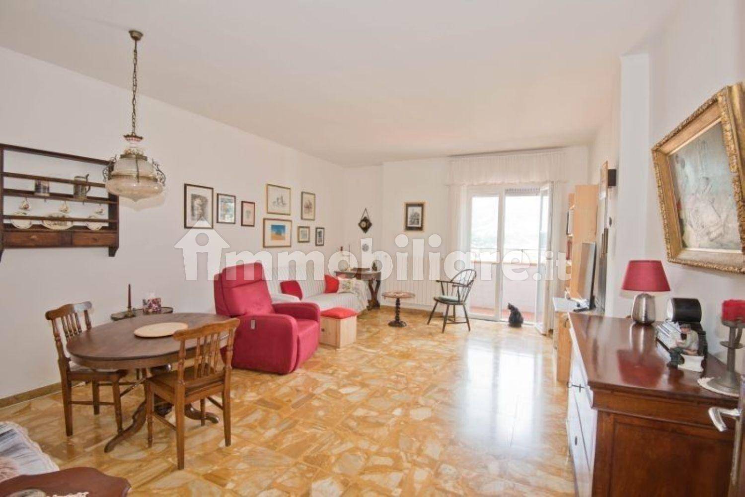 Quadrilocale viale Trieste 23, Centro, Massa