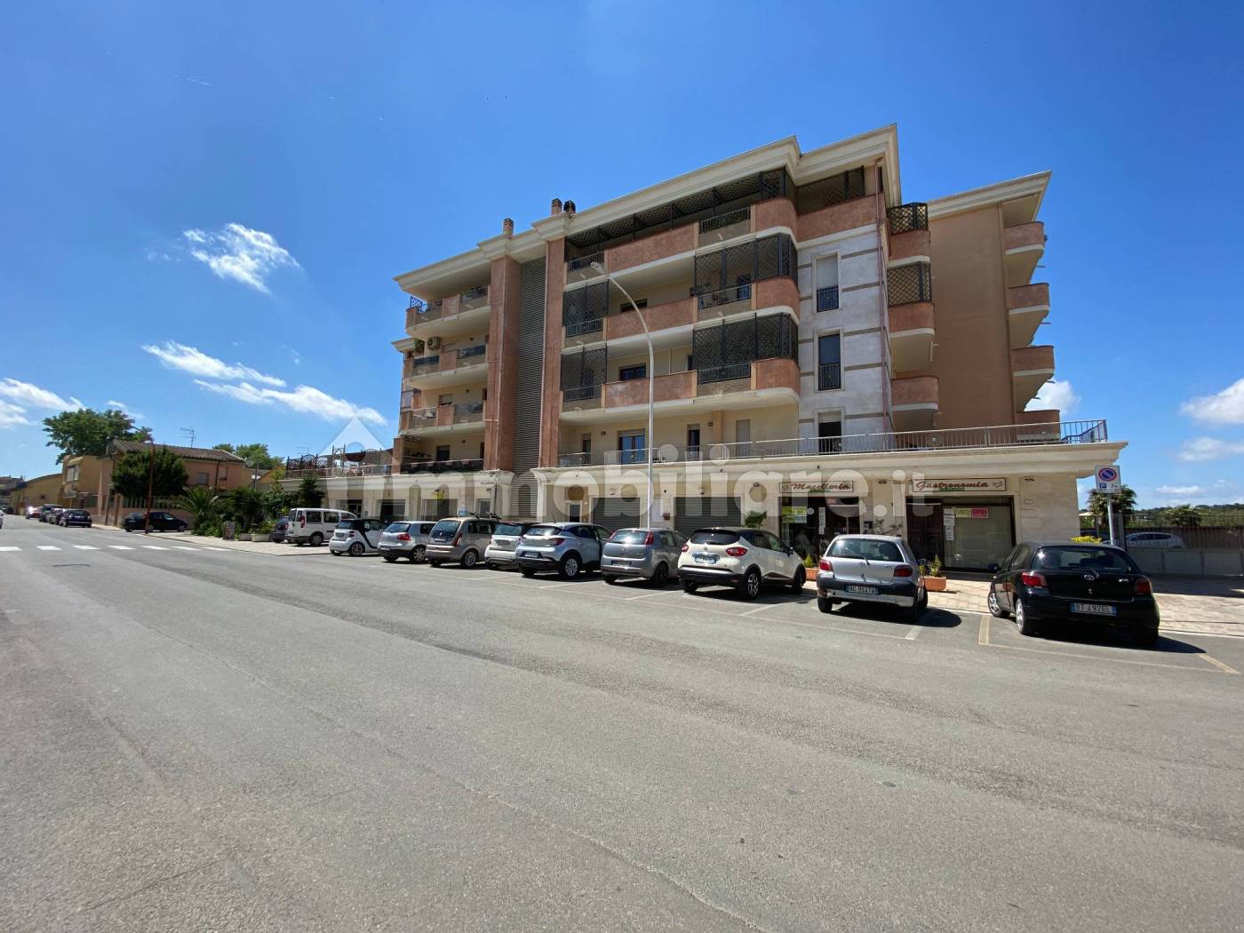 Locale commerciale in Vendita