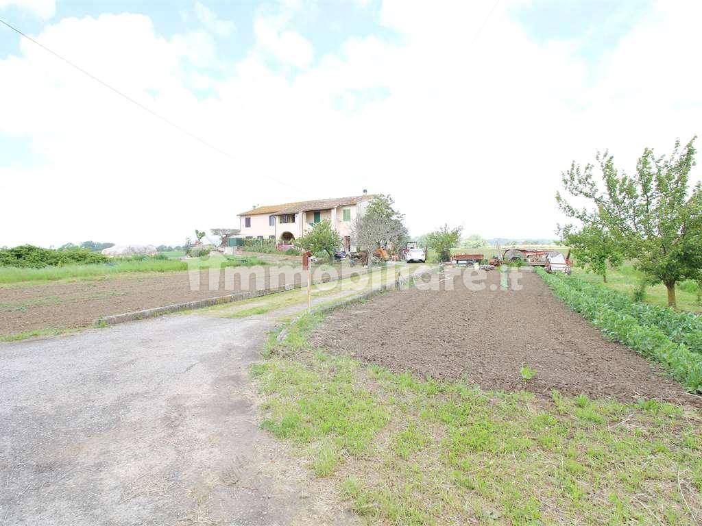 Vendita Terratetto unifamiliare in via Tosco Romagnola Ovest Montopoli in Val d'Arno. Posto auto ...