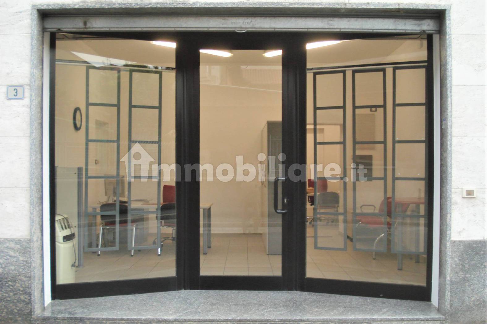 Locale commerciale in Vendita