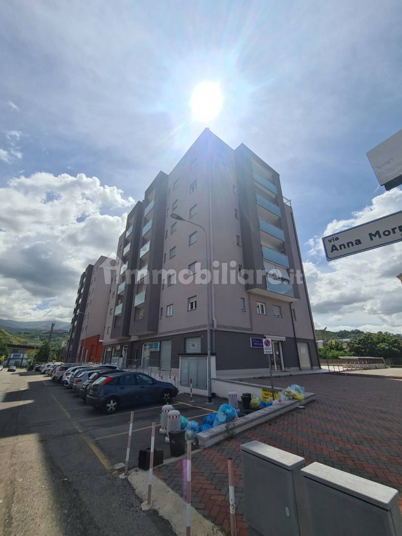 Locale commerciale in Vendita