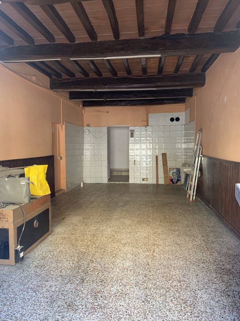 Locale commerciale in Vendita