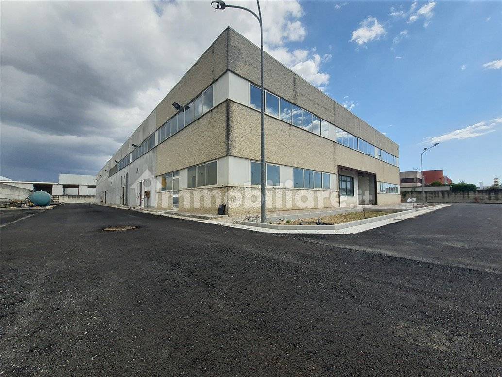 Capannone in Vendita