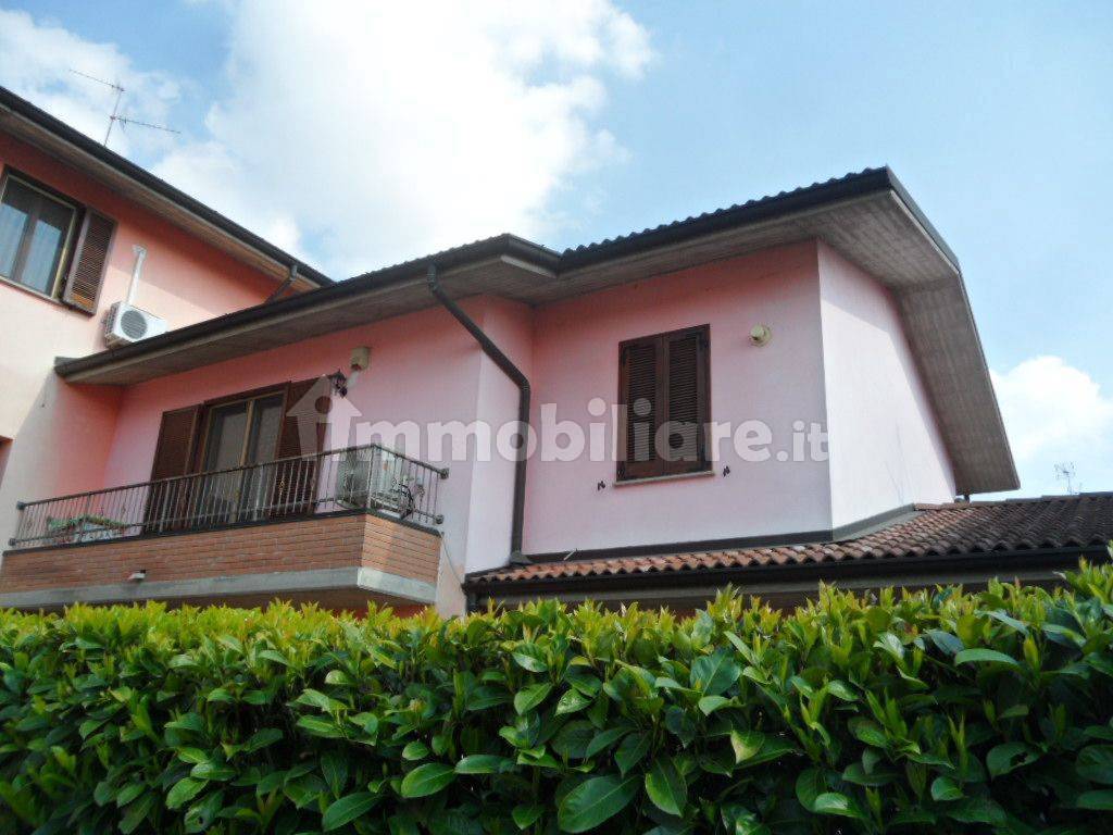 Trilocale via della Repubblica 6, Borghetto Lodigiano