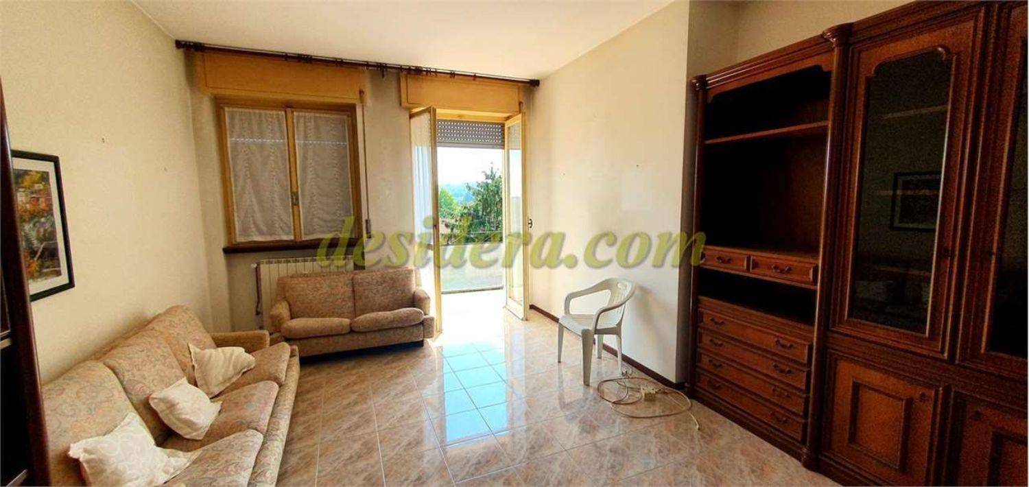 Trilocale via Stazione 24, Centro, Varallo Pombia