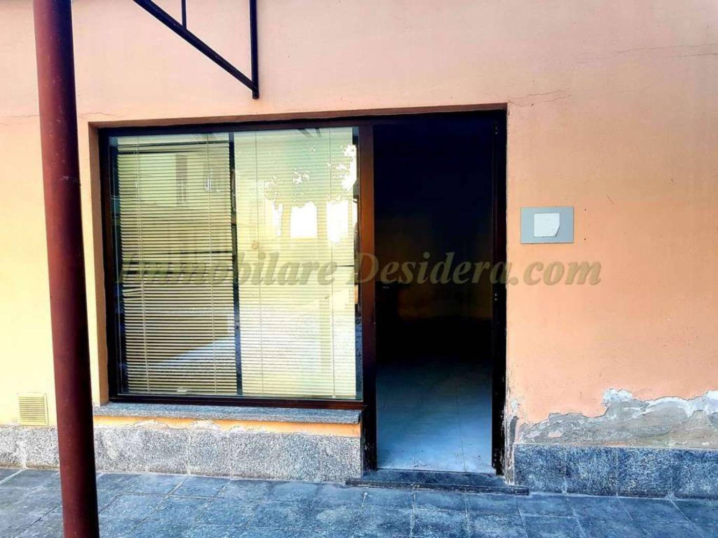 Locale commerciale in Vendita