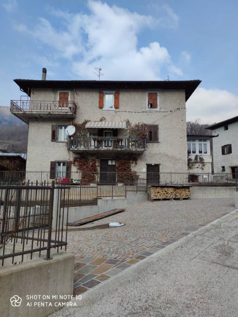 Quadrilocale da ristrutturare, secondo piano, Canezza, Pergine Valsugana