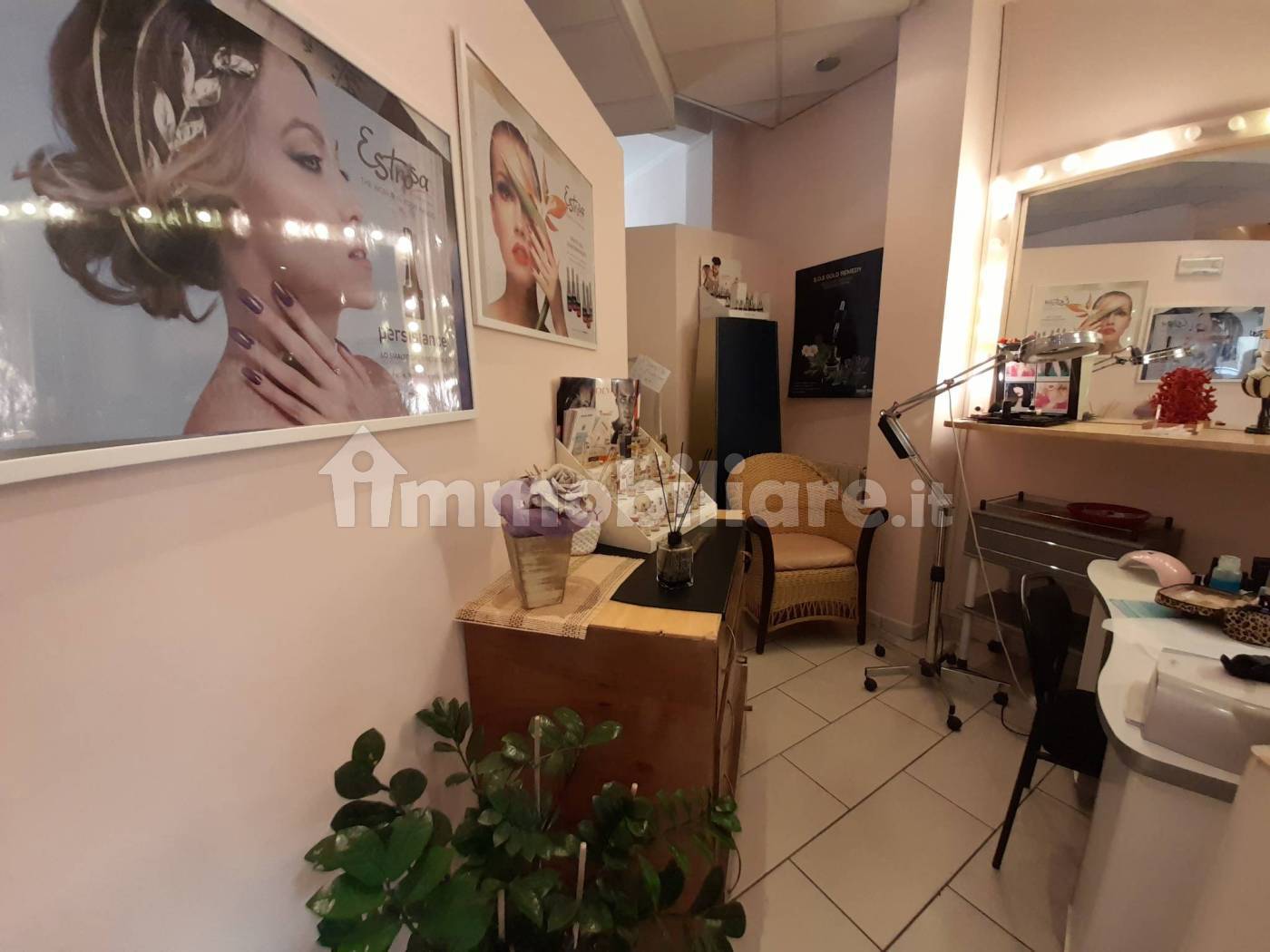 Attività commerciale in Vendita