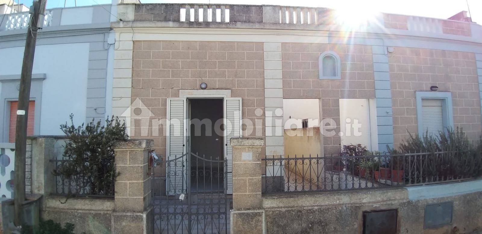 Trilocale via Cesare Battisti, Centro, Gagliano del Capo