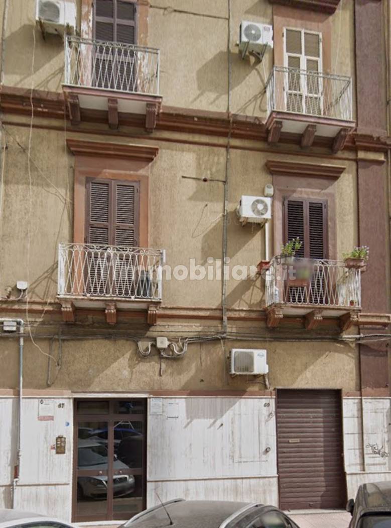 Locale commerciale in Vendita