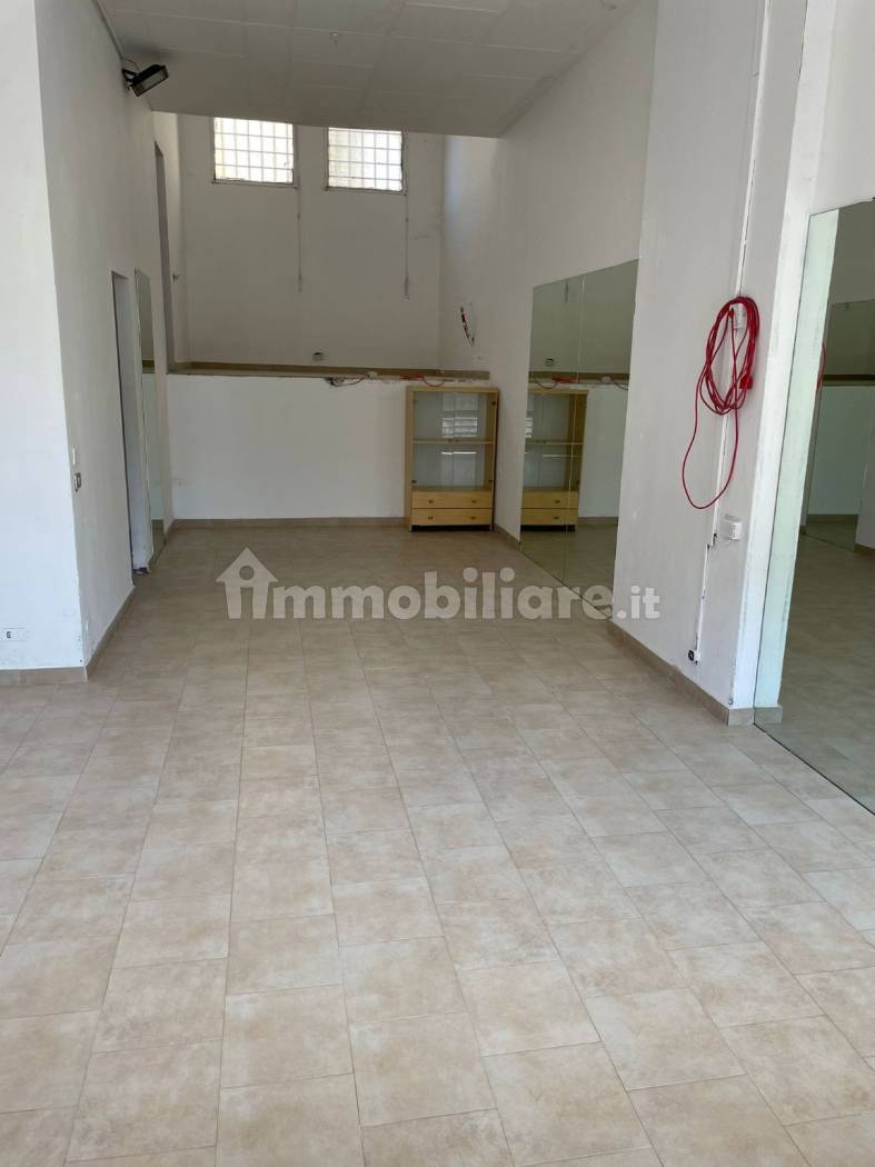 Locale commerciale in Vendita