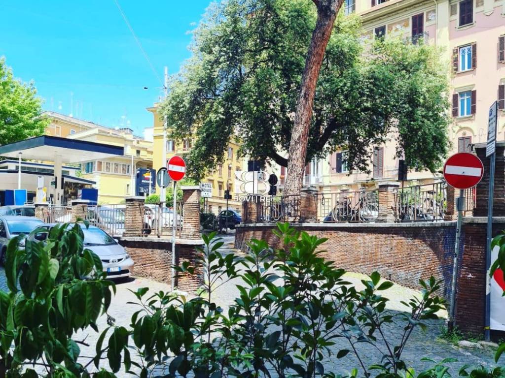 Vendita Appartamento Roma. Trilocale in via Plauto. Ottimo stato ...