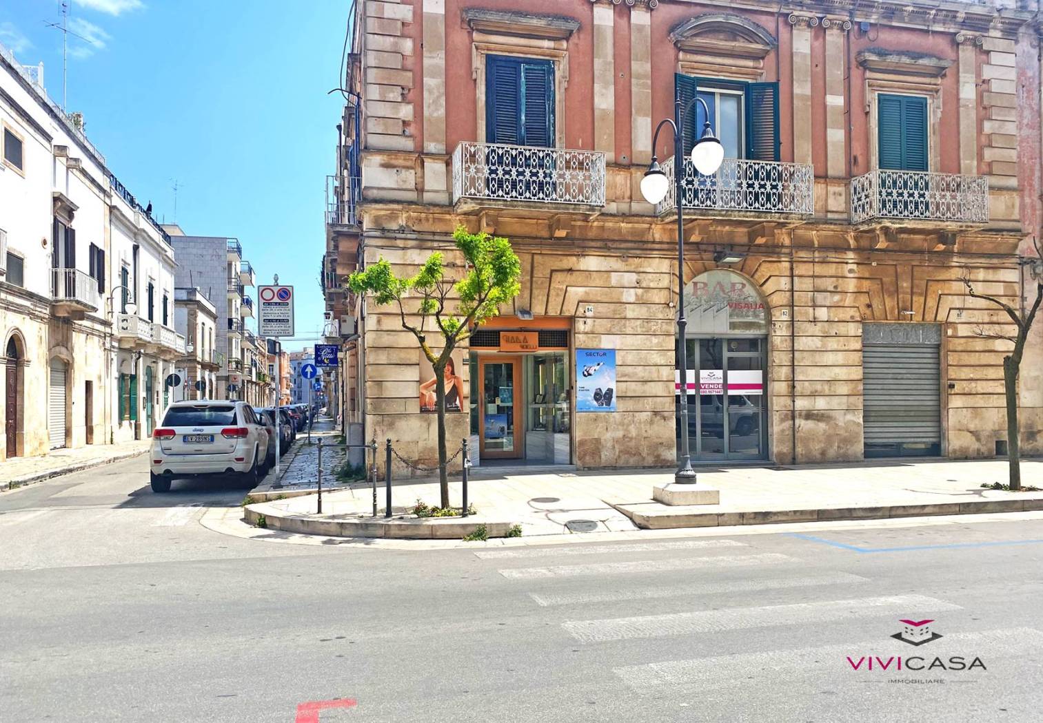 Locale commerciale in Vendita